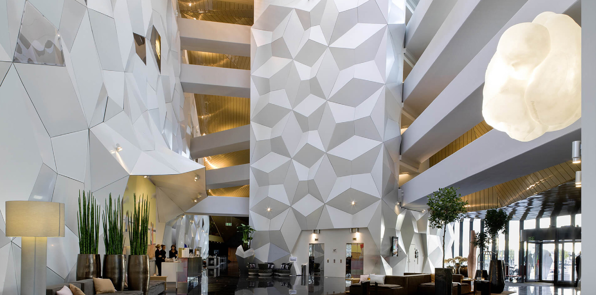 Diamond Star Glass & Aluminum Cont LLC